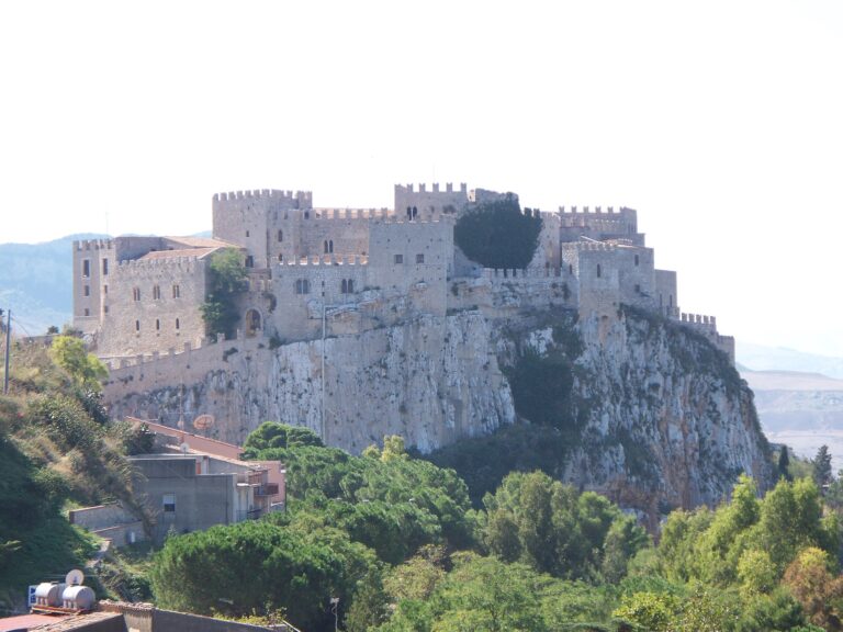 Castles in Sicily, royal history and curiosities - Blog Sicilian Secrets